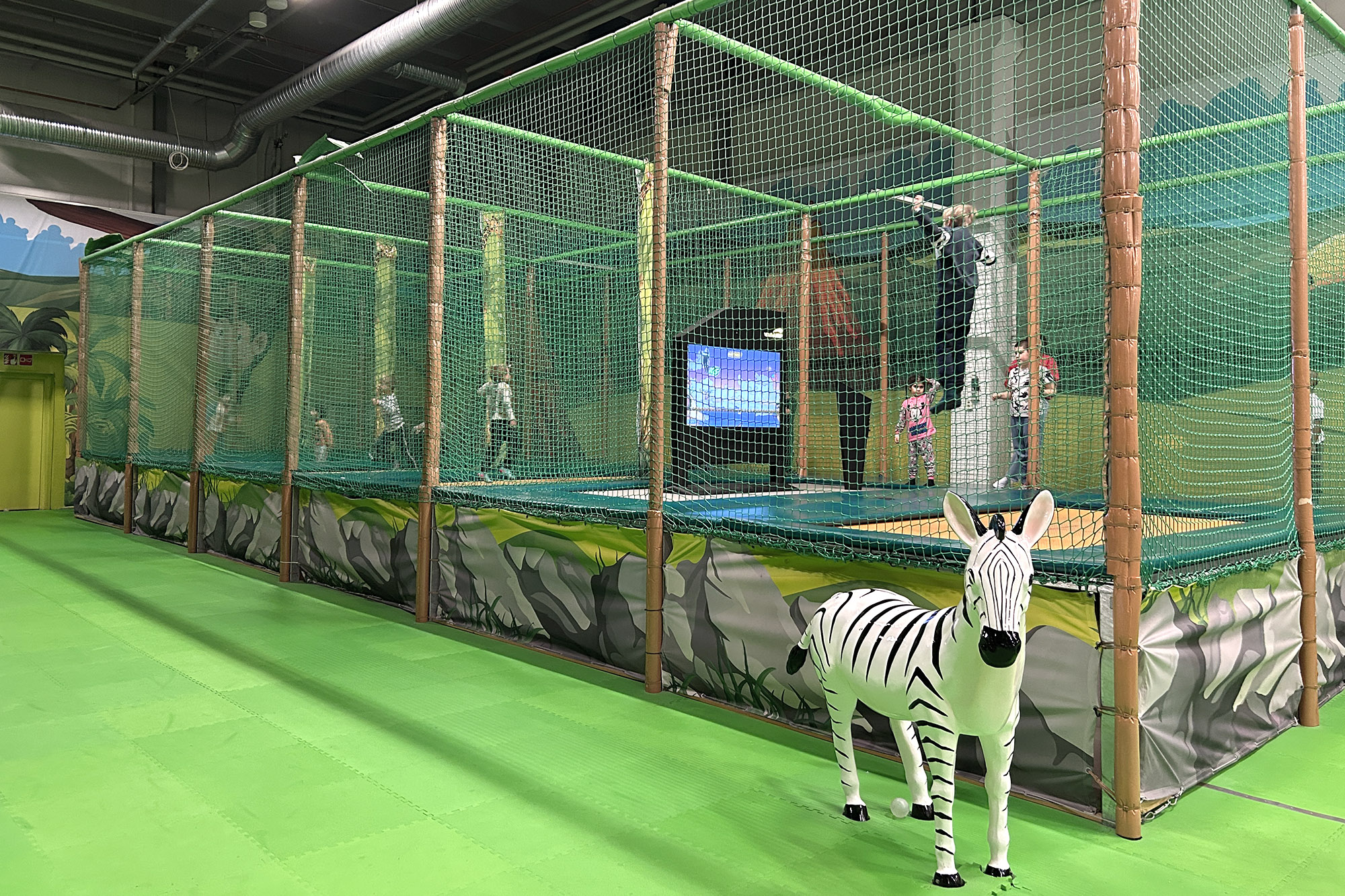 Lasten kaverisynttärit Leo’s Leikkimaassa ja HopLopissa – Ajatusmatkalla